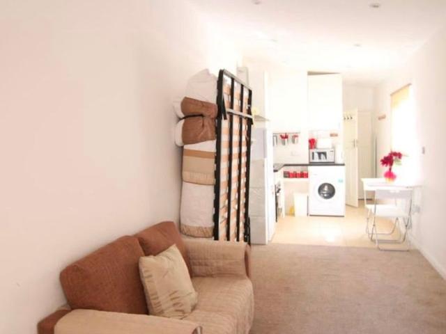 Studio Flat, Birchen Grove, NW9