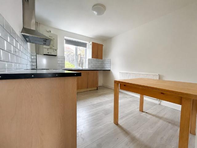Studio Flat, Booker Lane, High Wycombe, HP12 3UP
