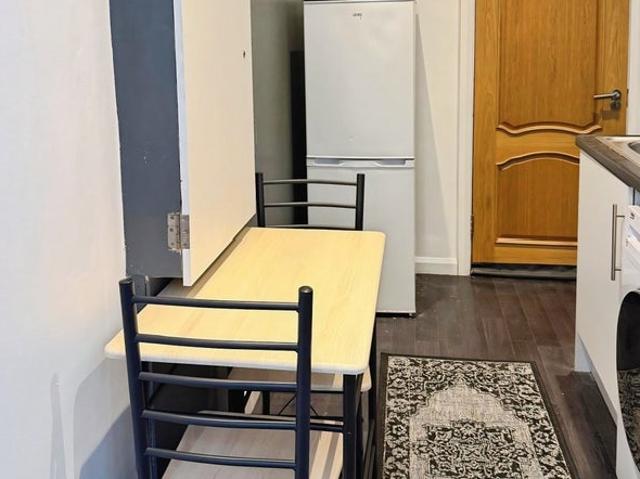 Studio Flat Bowes Park