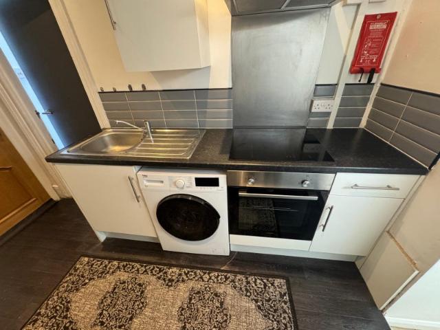 Studio Flat Bowes Park