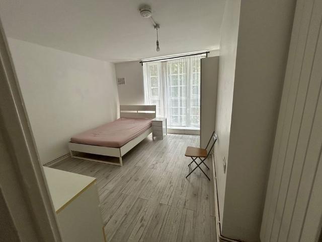 Studio Flat, Boyd St, E1