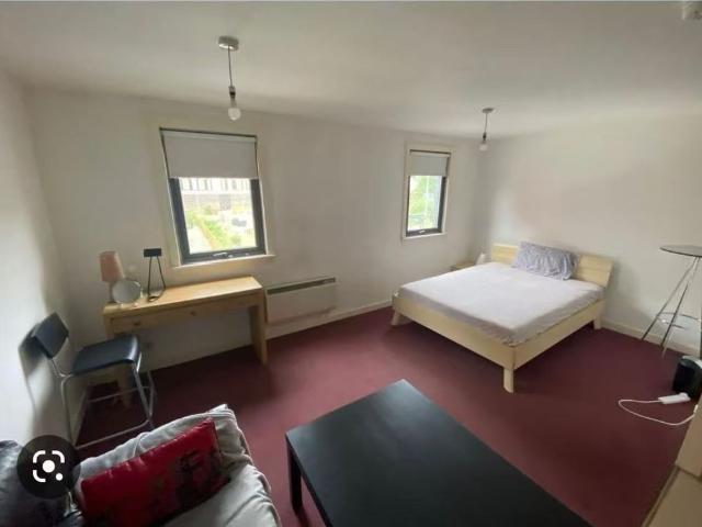 Studio Flat, Blackfriars Rd, G11
