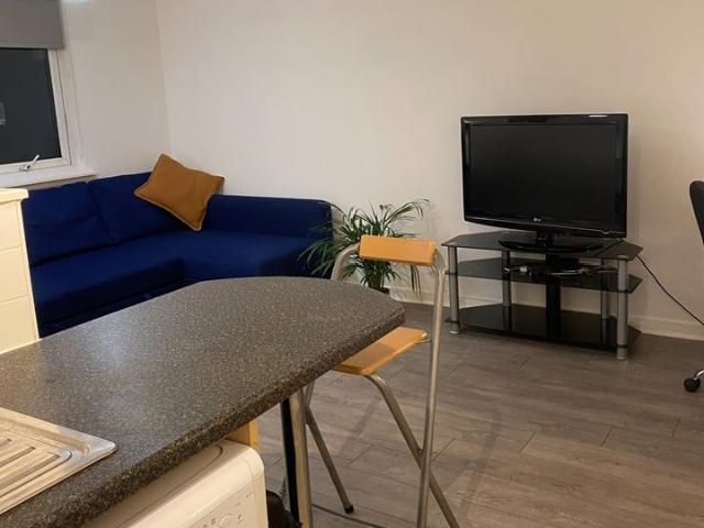 Studio Flat, Blackfriars Road, G1