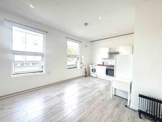 Studio Flat, Brockley Road, SE4