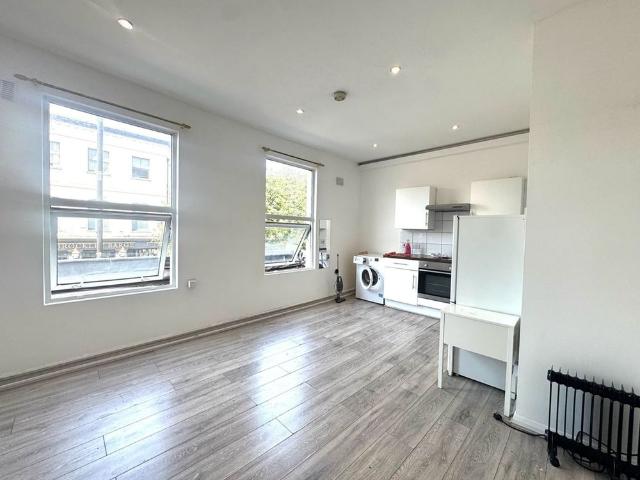 Studio Flat, Brockley Road, SE4