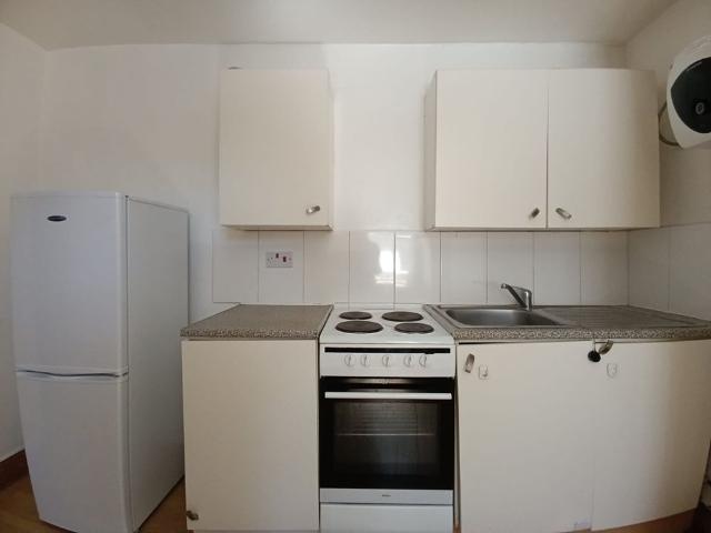 Studio Flat, Bradbury St, N16