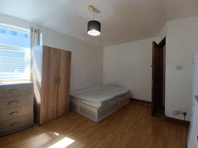 Studio Flat, Bradbury St, N16