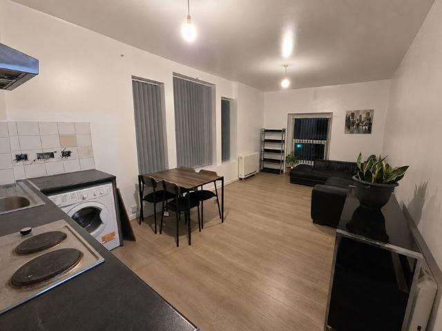 Studio Flat, Breck Road, L5