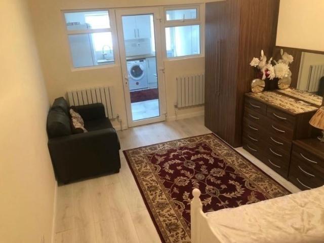 Studio Flat, Brigstock Road, CR7