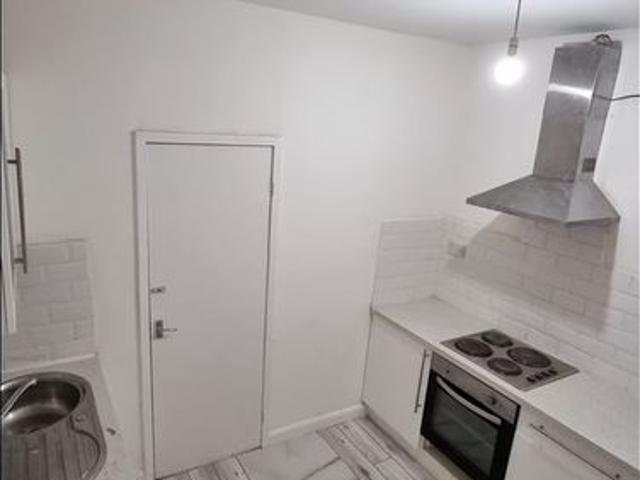 Studio Flat, Bristow Road, TW3