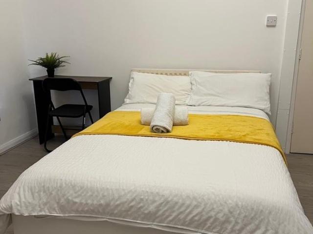 Studio Flat, Bristol Road, B5