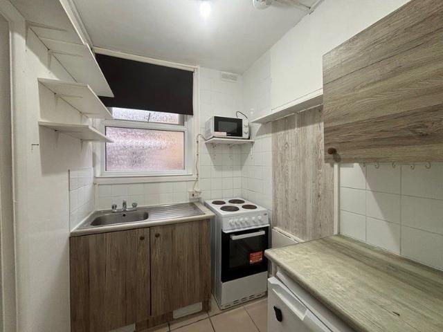 Studio Flat, Buckingham Road, NW10