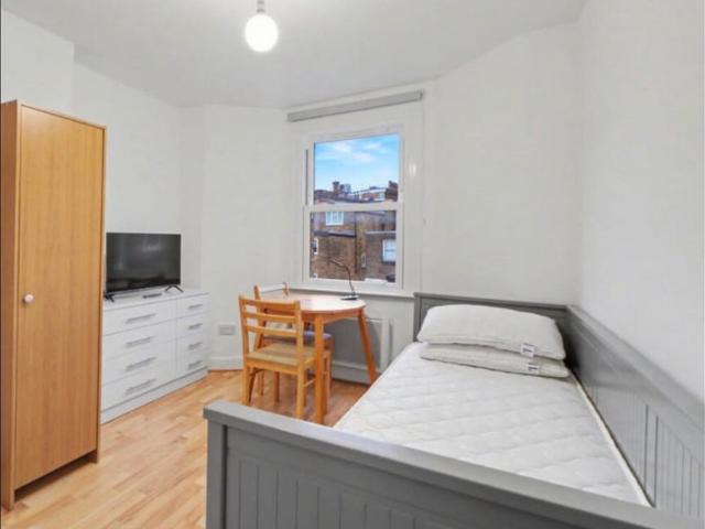 Studio Flat, Buxton Road, NW2