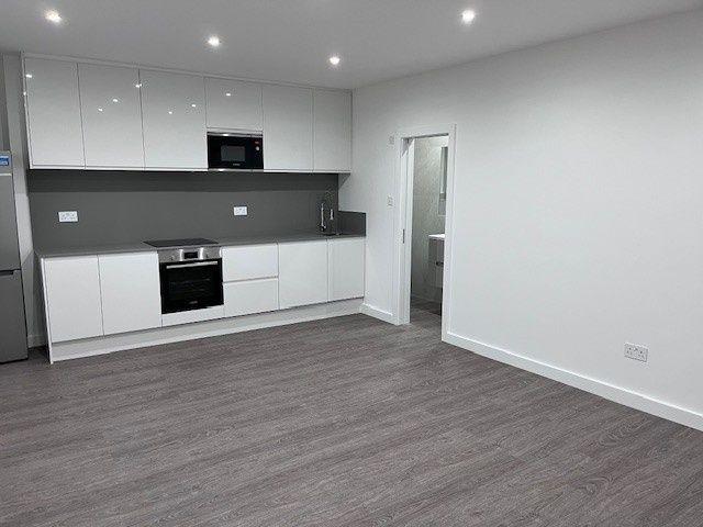 Studio Flat, Camden High St, NW1