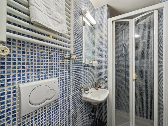 Studio Flat, Cartwright Gardens, WC1H