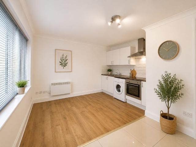 Studio Flat, Cardigan St, LU1