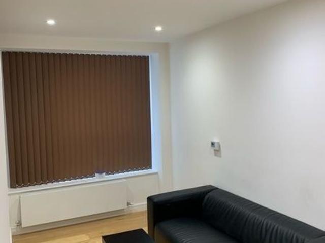 Studio Flat, Central House, TW3