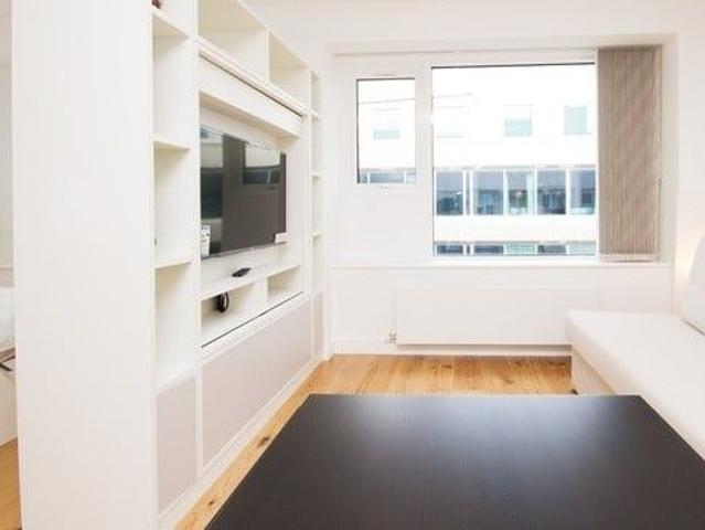 Studio Flat, Central House, TW3