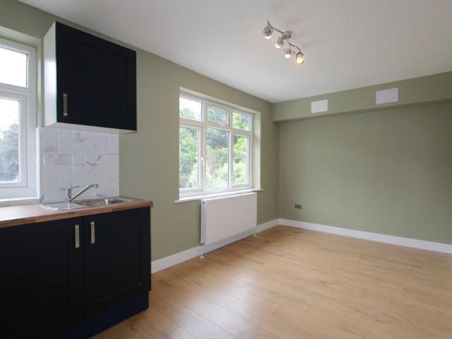 Studio Flat, Cedars Road, CR0
