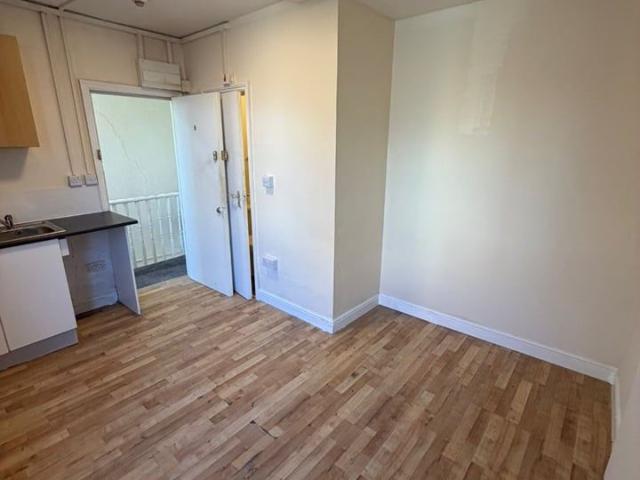 Studio Flat, Chatsworth Road, E5