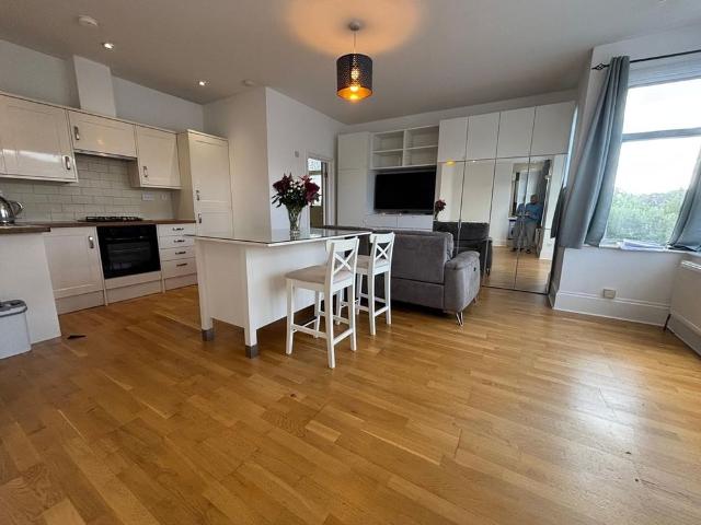 Studio Flat, Chatsworth Road, NW2