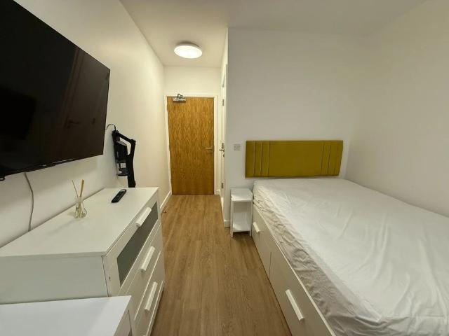 Studio Flat, Chapel Street, M3