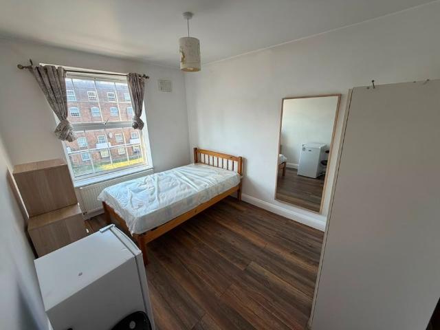 Studio Flat, Cheviot House, N16