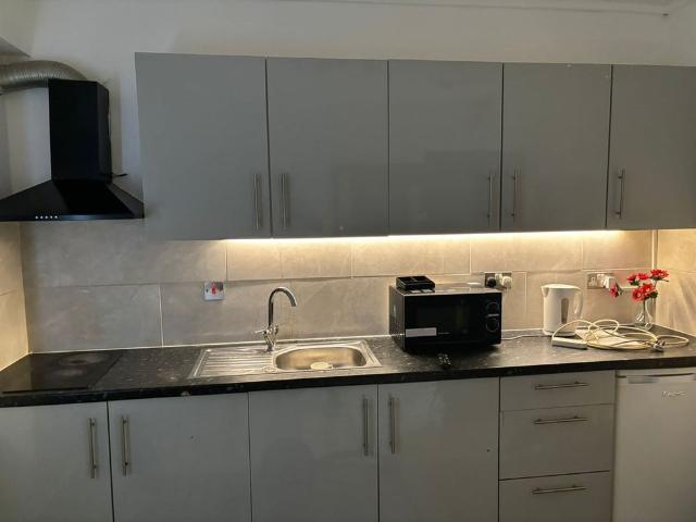 Studio Flat, Cheetham Hill Road, M8