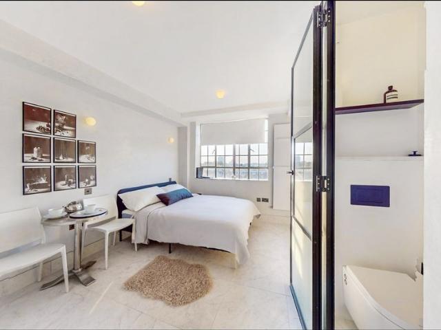 Studio Flat, Chelsea Cloisters, SW3