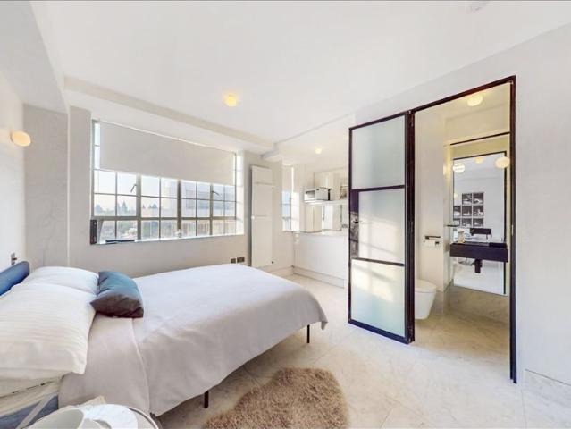 Studio Flat, Chelsea Cloisters, SW3