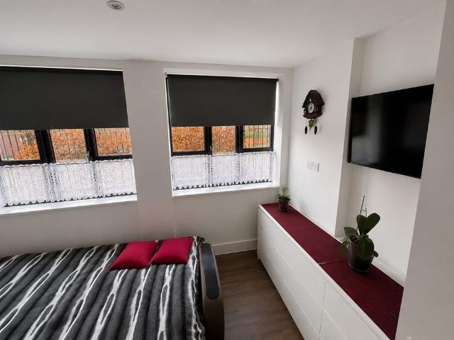 Studio Flat, Cheltenham House, N17