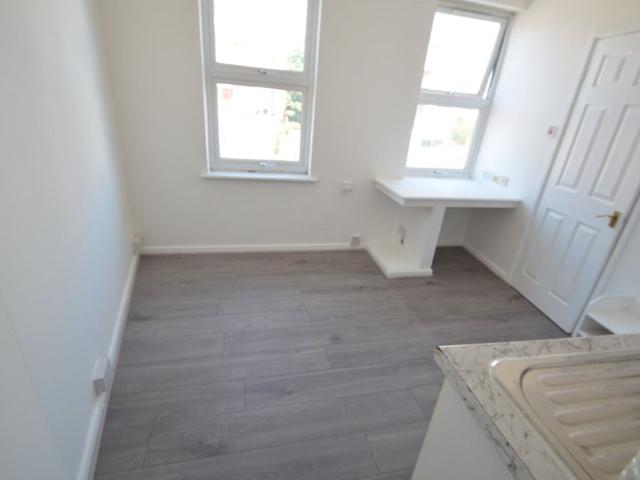 Studio Flat, Chingford Road, E17