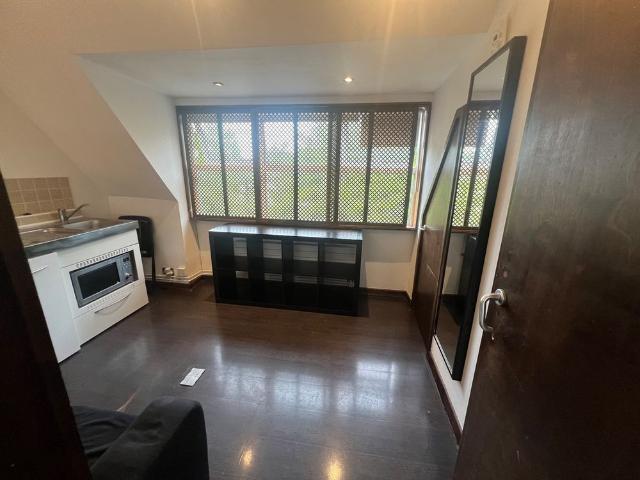 Studio Flat, Chiswick High Road, W4