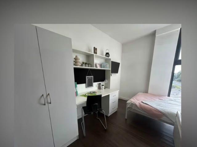 Studio Flat, City Point, L5