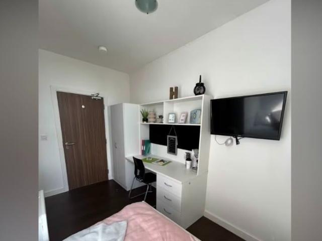 Studio Flat, City Point, L5