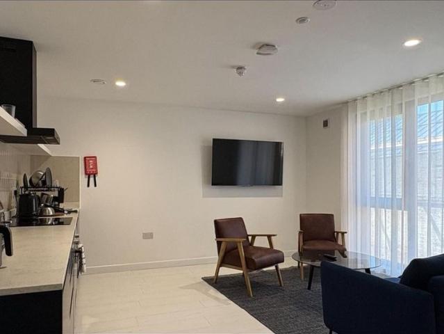 Studio Flat, Commercial Road, E14