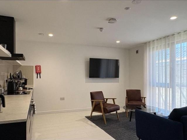 Studio Flat, Commercial Road, E14