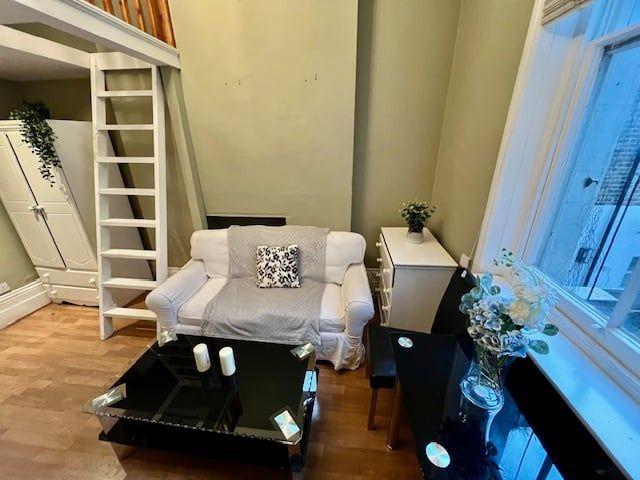 Studio Flat, Colville Terrace, W11