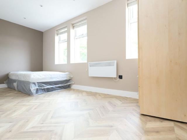 Studio Flat, Colenso Road, E5