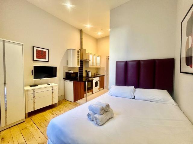 Studio Flat, Collingham Road, SW5