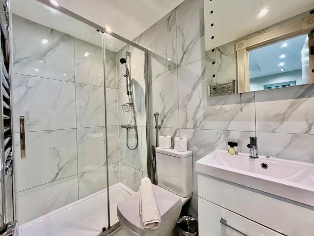 Studio Flat, Collingham Road, SW5