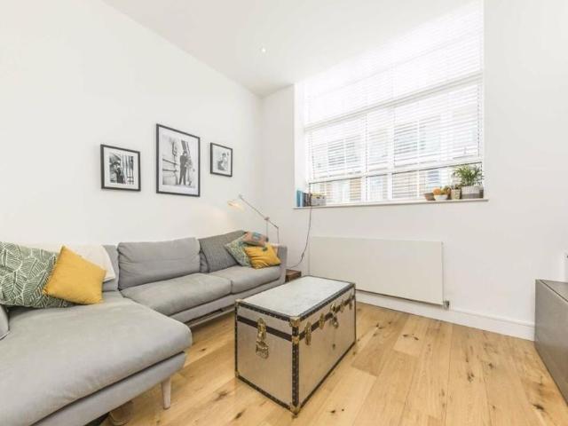 Studio Flat, Clapham Road, SW9