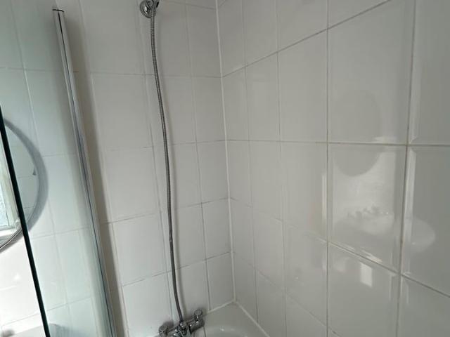 Studio Flat, Claremont Place, LS12