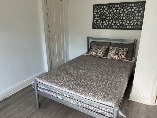 Studio Flat, Clitterhouse Road, NW2