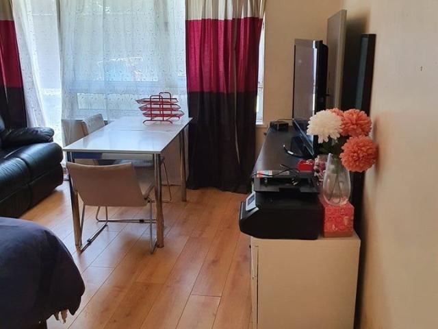 Studio Flat, Clifton Road, SW19