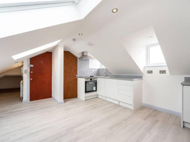 Studio Flat, Croydon Road, SE20