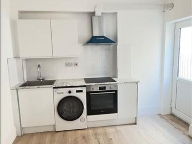 Studio Flat, Cranbrook Road, IG1