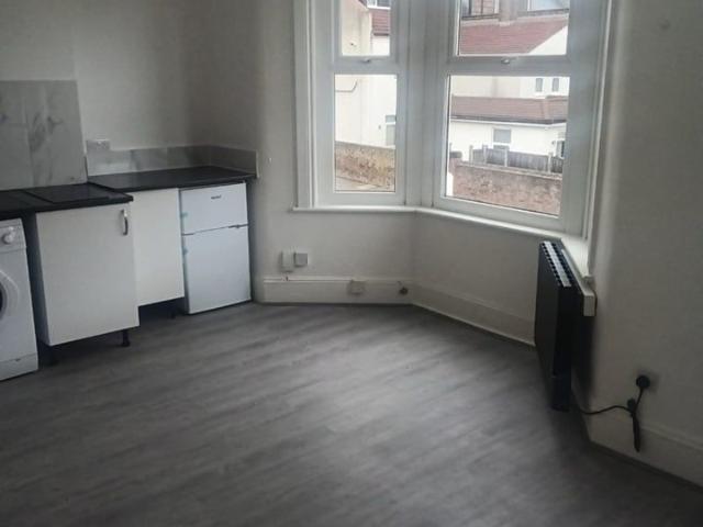 Studio Flat, Cranleigh Road, N15
