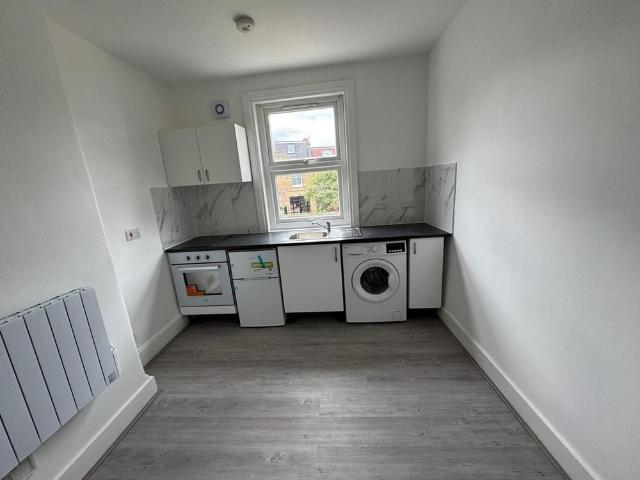 Studio Flat, Cranleigh Road, N15