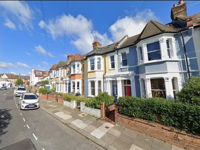 Studio Flat, Cranleigh Road, N15